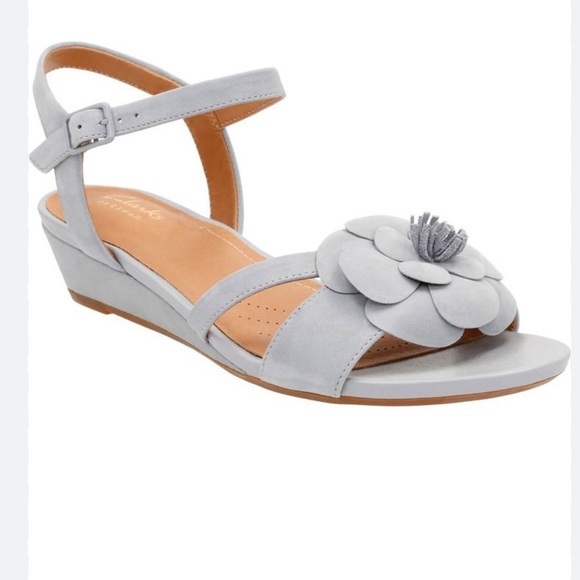 Clarks | Shoes | Clarks Artisan Parram Stella Sandals Flower Detail ...